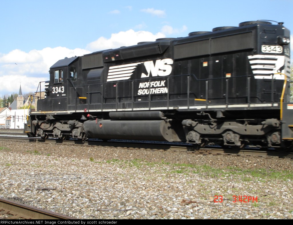 NS 3343 pushes on the rear WB